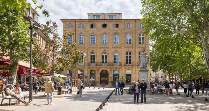 Hommage émouvant à Pierre Audi pour l’ouverture du Festival d'art ...
