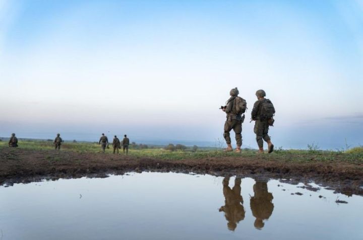 Israël mobilise ses troupes à sa frontière nord et frappe à Beit Lif au ...