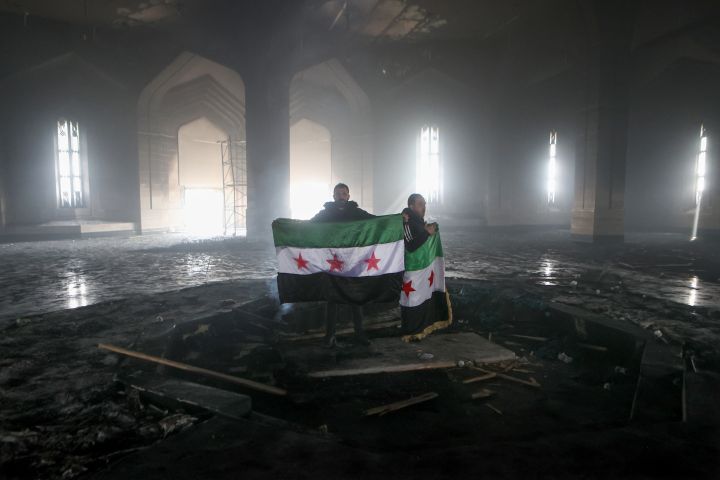Syrie Le Tombeau De Lancien Président Hafez Al Assad Incendié