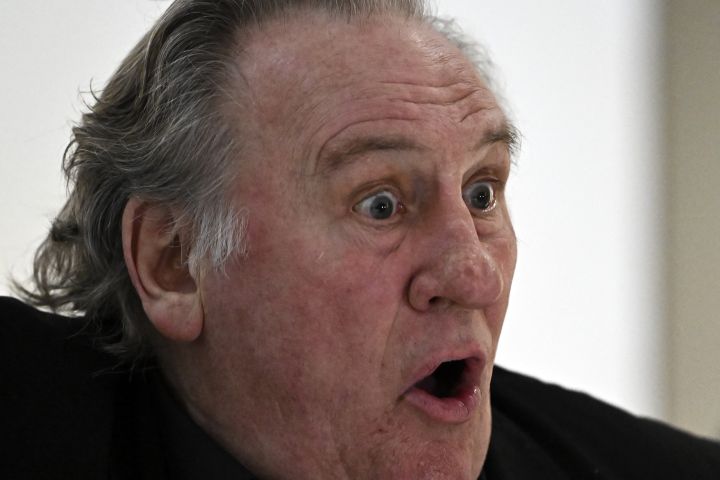 "Je ne suis pas un frotteur dans le métro" : Gérard Depardieu se défend ...