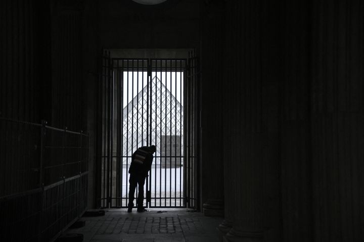 «C'était mon seul jour à Paris»: le Louvre ferme, la déception des ...