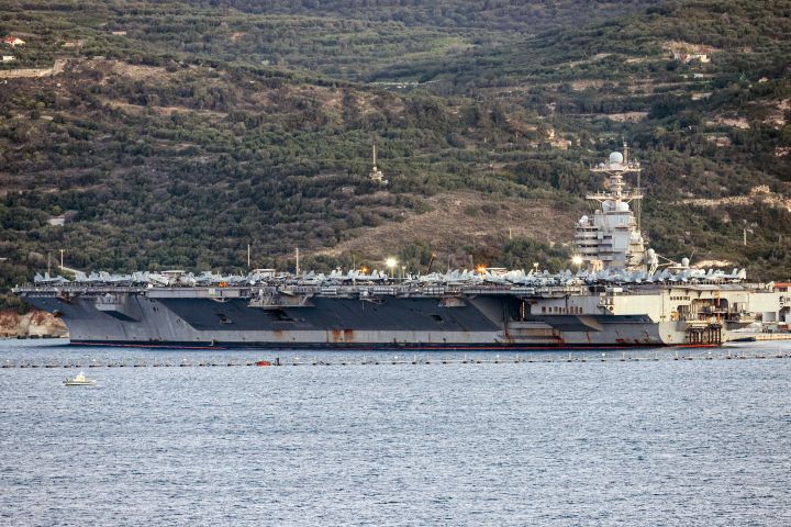 Grèce: Le porte-avions américain USS Gerald Ford est arrivé sur une ...